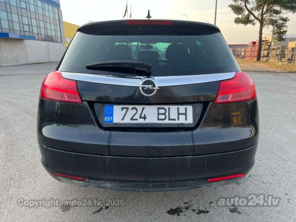 Black Opel Insignia 2010 in Tallinn, with an engine capacity of 2.00 L and mileage of 302 thousand km for 2900 €, photo 4 on AUTOMOTO.COM.LV