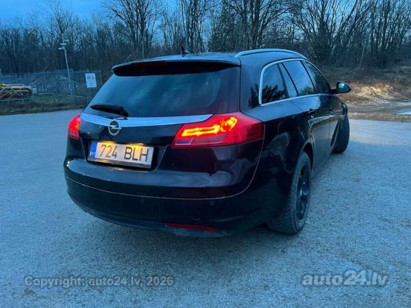 Black Opel Insignia 2010 in Tallinn, with an engine capacity of 2.00 L and mileage of 302 thousand km for 2900 €, photo 9 on AUTOMOTO.COM.LV