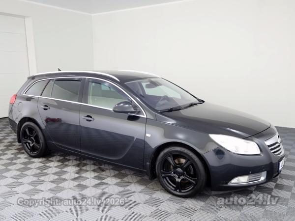 Black Opel Insignia 2010 in Tallinn, with an engine capacity of 2.00 L and mileage of 348 thousand km for 2299 €, photo 1 on AUTOMOTO.COM.LV