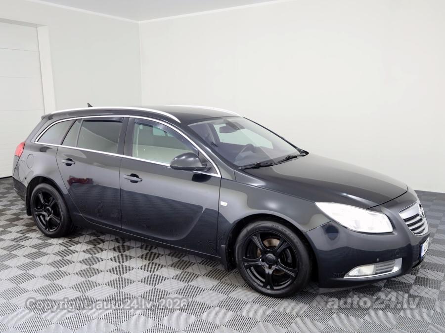 Black Opel Insignia 2010 in Tallinn, with an engine capacity of 2.00 L and mileage of 348 thousand km for 2299 €, photo 1 on AUTOMOTO.COM.LV
