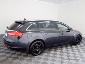 Black Opel Insignia 2010 in Tallinn, with an engine capacity of 2.00 L and mileage of 348 thousand km for 2299 €, photo 4 on AUTOMOTO.COM.LV