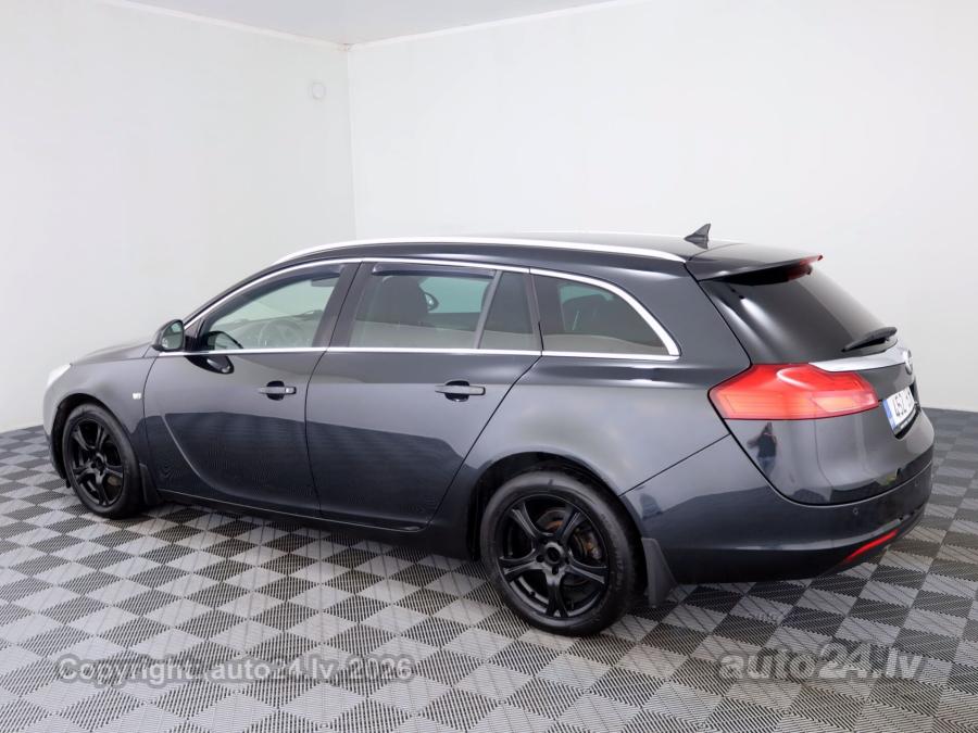 Black Opel Insignia 2010 in Tallinn, with an engine capacity of 2.00 L and mileage of 348 thousand km for 2299 €, photo 5 on AUTOMOTO.COM.LV
