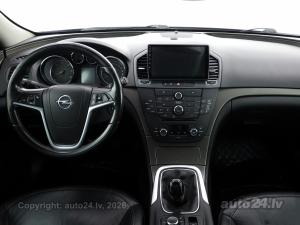 Black Opel Insignia 2010 in Tallinn, with an engine capacity of 2.00 L and mileage of 348 thousand km for 2299 €, photo 6 on AUTOMOTO.COM.LV