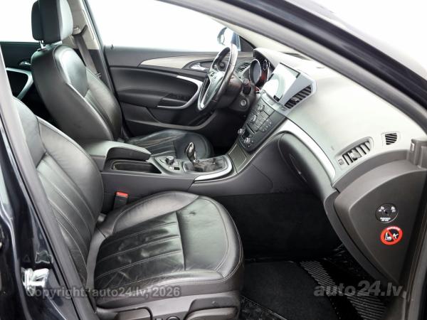 Black Opel Insignia 2010 in Tallinn, with an engine capacity of 2.00 L and mileage of 348 thousand km for 2299 €, photo 6 on AUTOMOTO.COM.LV