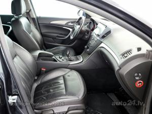 Black Opel Insignia 2010 in Tallinn, with an engine capacity of 2.00 L and mileage of 348 thousand km for 2299 €, photo 7 on AUTOMOTO.COM.LV