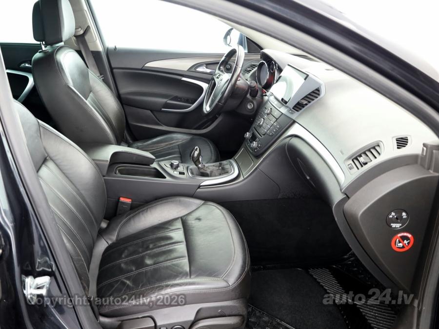 Black Opel Insignia 2010 in Tallinn, with an engine capacity of 2.00 L and mileage of 348 thousand km for 2299 €, photo 7 on AUTOMOTO.COM.LV