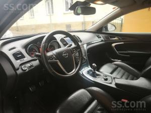 Black Opel Insignia 2010 in Talsi, with an engine capacity of 2.00 L and mileage of 295 thousand km for 3320 €, photo 3 on AUTOMOTO.COM.LV