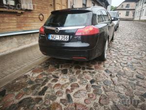 Black Opel Insignia 2010 in Talsi, with an engine capacity of 2.00 L and mileage of 295 thousand km for 3320 €, photo 7 on AUTOMOTO.COM.LV