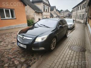 Black Opel Insignia 2010 in Talsi, with an engine capacity of 2.00 L and mileage of 295 thousand km for 3320 €, photo 9 on AUTOMOTO.COM.LV
