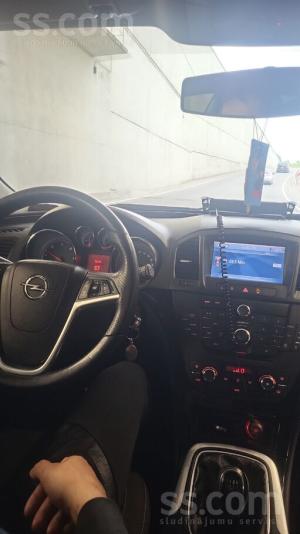 Melns Opel Insignia 2010 Aizkraukle, ar dzinēja tilpumu 2.00 L un nobraukumu 446 tūkst. km par 2300 €, foto 5 vietnē AUTOMOTO.COM.LV