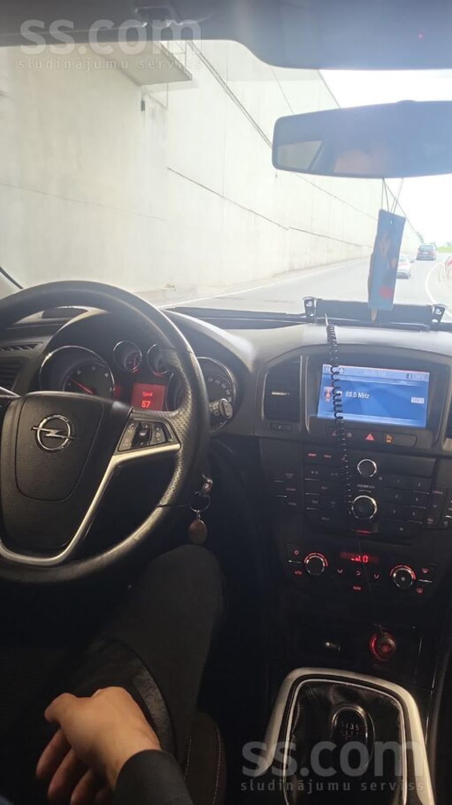 Melns Opel Insignia 2010 Aizkraukle, ar dzinēja tilpumu 2.00 L un nobraukumu 446 tūkst. km par 2300 €, foto 5 vietnē AUTOMOTO.COM.LV