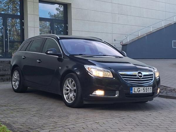 Black Opel Insignia 2010 in Riga, with an engine capacity of 2.00 L and mileage of 259 thousand km for 3500 €, photo 1 on AUTOMOTO.COM.LV