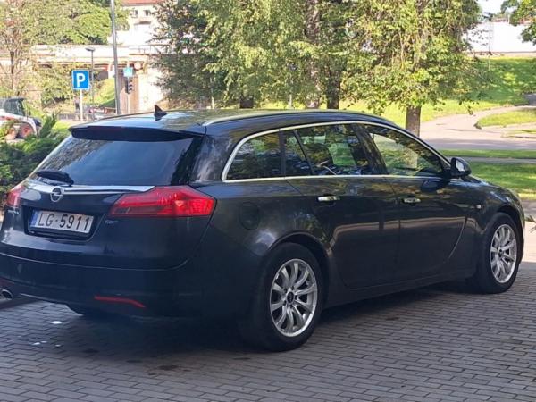 Black Opel Insignia 2010 in Riga, with an engine capacity of 2.00 L and mileage of 259 thousand km for 3500 €, photo 2 on AUTOMOTO.COM.LV