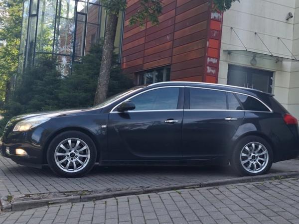 Black Opel Insignia 2010 in Riga, with an engine capacity of 2.00 L and mileage of 259 thousand km for 3500 €, photo 6 on AUTOMOTO.COM.LV