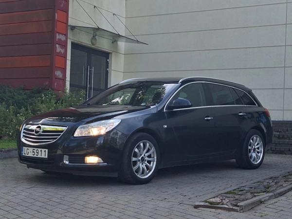 Black Opel Insignia 2010 in Riga, with an engine capacity of 2.00 L and mileage of 259 thousand km for 3500 €, photo 7 on AUTOMOTO.COM.LV