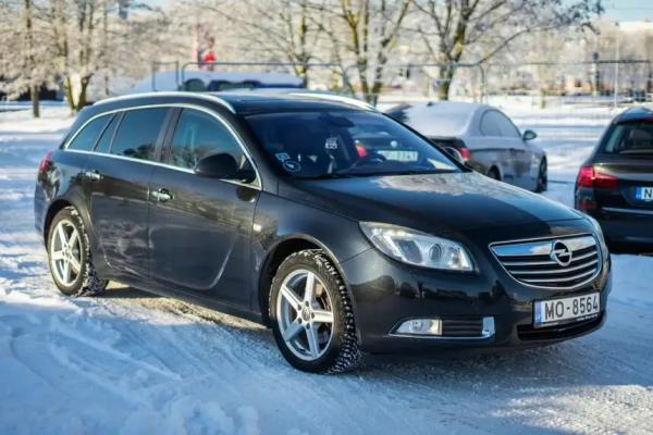 Black Opel Insignia 2010 in Liepaja, with an engine capacity of 2.00 L and mileage of 309 thousand km for 5100 €, photo 5 on AUTOMOTO.COM.LV
