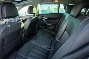Black Opel Insignia 2010 in Liepaja, with an engine capacity of 2.00 L and mileage of 309 thousand km for 5100 €, photo 11 on AUTOMOTO.COM.LV