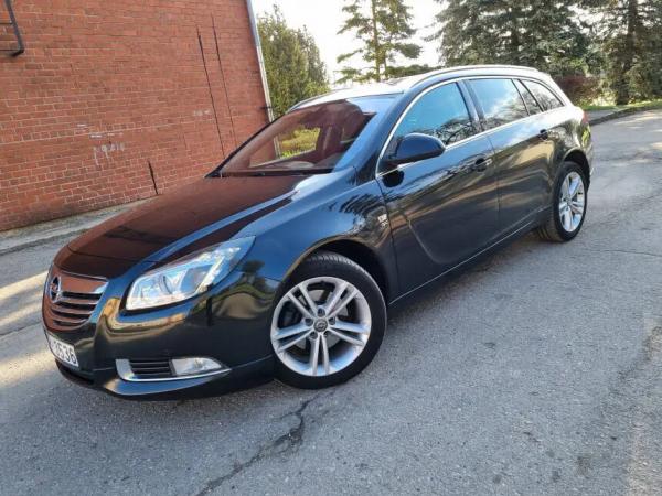 Black Opel Insignia 2010 in Jekabpils, with an engine capacity of 2.00 L and mileage of 292 thousand km for 4350 €, photo 1 on AUTOMOTO.COM.LV