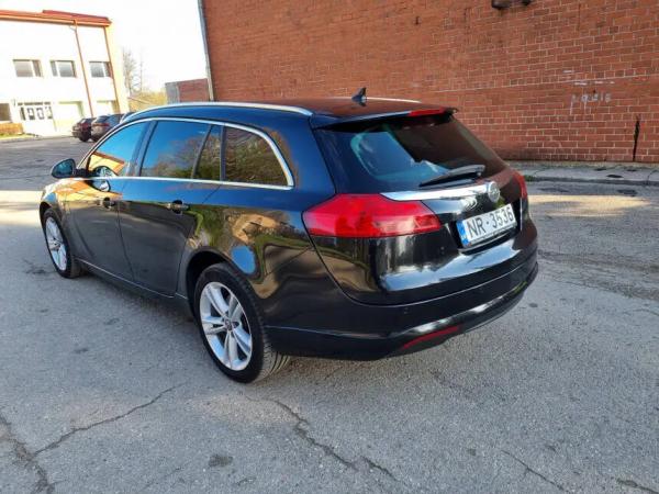 Black Opel Insignia 2010 in Jekabpils, with an engine capacity of 2.00 L and mileage of 292 thousand km for 4350 €, photo 9 on AUTOMOTO.COM.LV