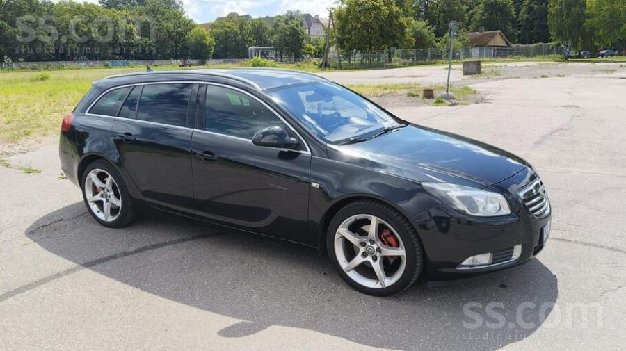 Black Opel Insignia 2010 in Riga, with an engine capacity of 2.00 L and mileage of 315 thousand km for 3100 €, photo 3 on AUTOMOTO.COM.LV