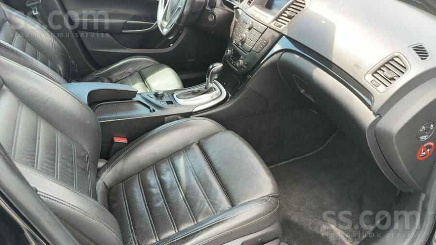 Black Opel Insignia 2010 in Riga, with an engine capacity of 2.00 L and mileage of 315 thousand km for 3100 €, photo 11 on AUTOMOTO.COM.LV