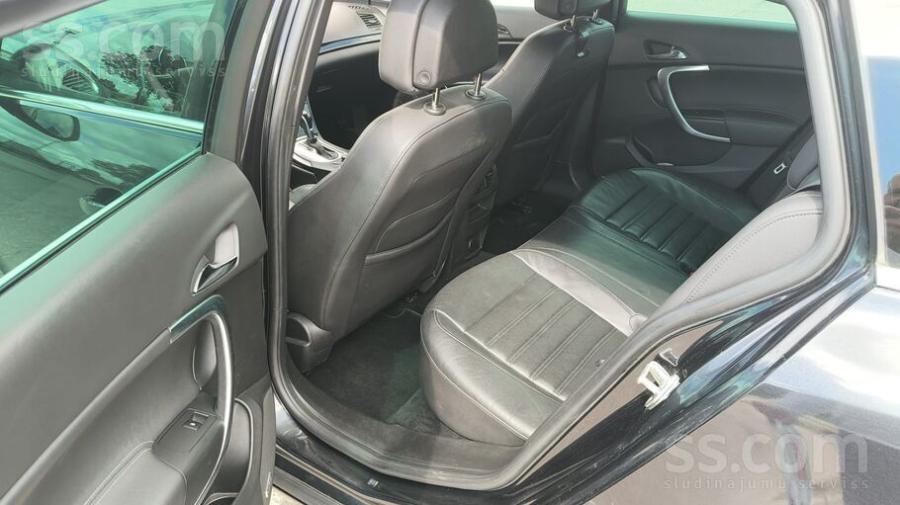 Black Opel Insignia 2010 in Riga, with an engine capacity of 2.00 L and mileage of 315 thousand km for 3100 €, photo 12 on AUTOMOTO.COM.LV