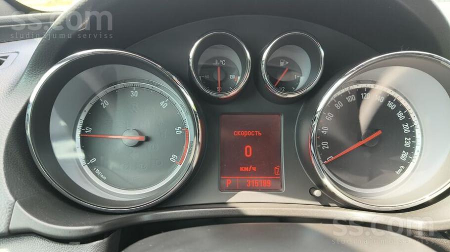 Black Opel Insignia 2010 in Riga, with an engine capacity of 2.00 L and mileage of 315 thousand km for 3100 €, photo 14 on AUTOMOTO.COM.LV
