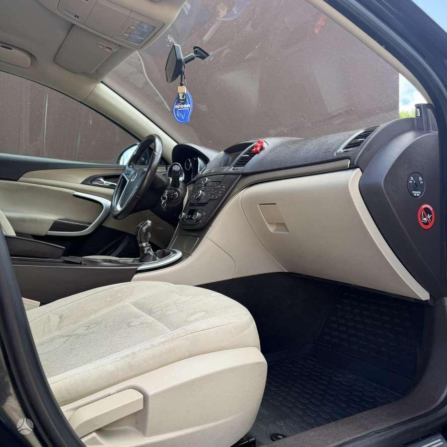 Black Opel Insignia 2010 in Kaisiadorys, with an engine capacity of 1.96 L and mileage of 321 thousand km for 1750 €, photo 13 on AUTOMOTO.COM.LV