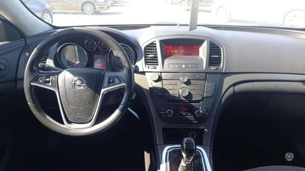 Black Opel Insignia 2010 in Taurage, with an engine capacity of 1.96 L and mileage of 297 thousand km for 2550 €, photo 6 on AUTOMOTO.COM.LV