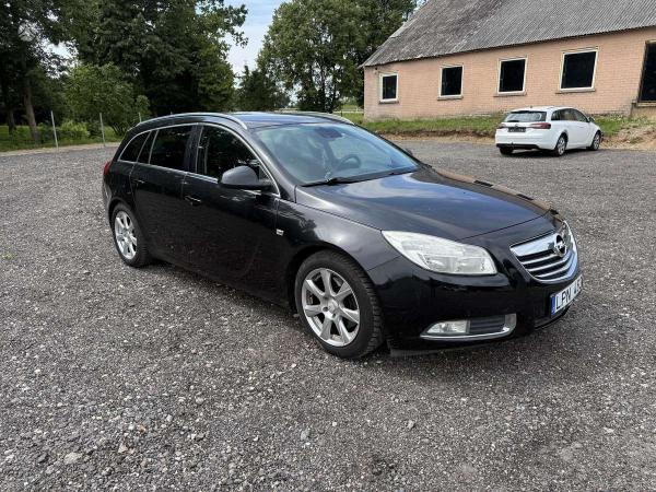 Black Opel Insignia 2010 in Marijampole, with an engine capacity of 2.00 L and mileage of 303 thousand km for 2550 €, photo 2 on AUTOMOTO.COM.LV