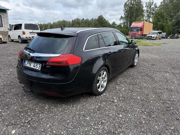 Black Opel Insignia 2010 in Marijampole, with an engine capacity of 2.00 L and mileage of 303 thousand km for 2550 €, photo 3 on AUTOMOTO.COM.LV