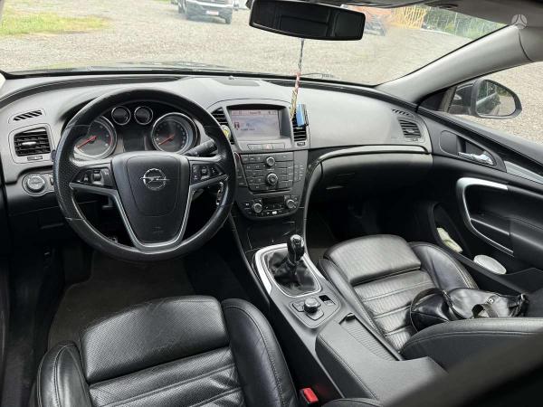 Black Opel Insignia 2010 in Marijampole, with an engine capacity of 2.00 L and mileage of 303 thousand km for 2550 €, photo 6 on AUTOMOTO.COM.LV