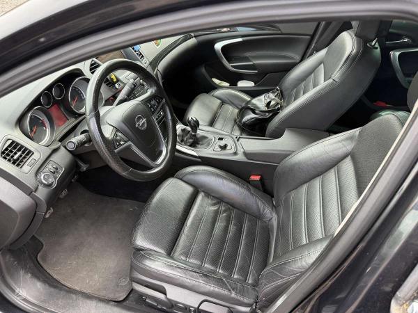 Black Opel Insignia 2010 in Marijampole, with an engine capacity of 2.00 L and mileage of 303 thousand km for 2550 €, photo 7 on AUTOMOTO.COM.LV