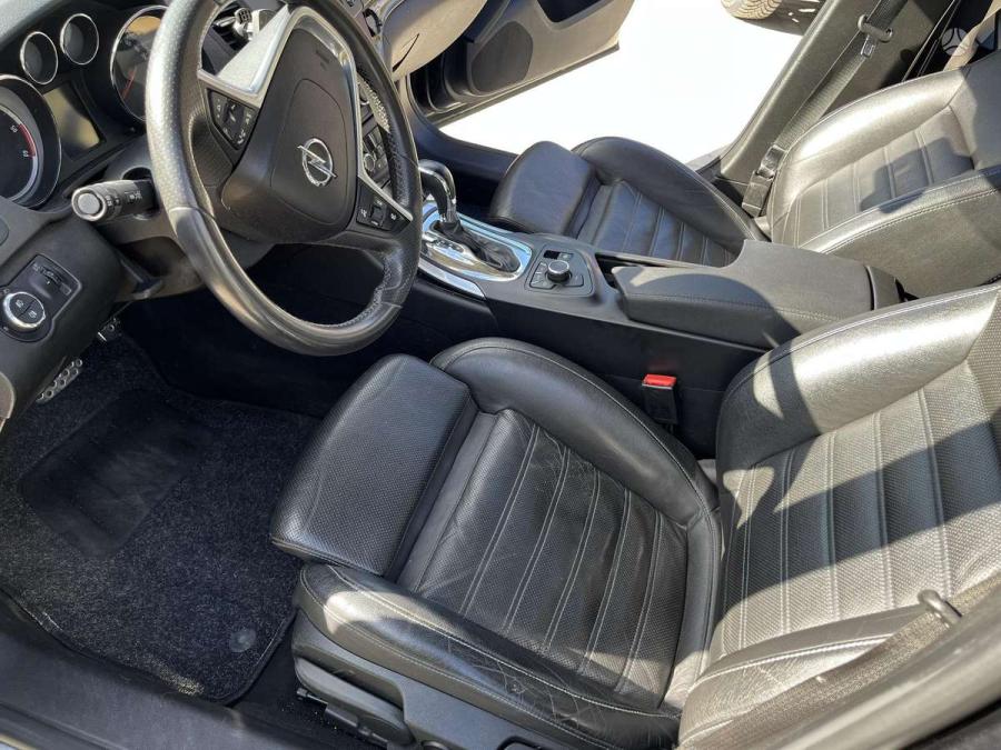 Black Opel Insignia 2010 in Kaunas, with an engine capacity of 1.96 L and mileage of 267 thousand km for 3200 €, photo 11 on AUTOMOTO.COM.LV