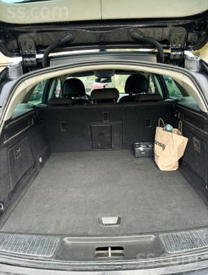 Black Opel Insignia 2010 in Preili, with an engine capacity of 2.00 L and mileage of 448 thousand km for 3300 €, photo 4 on AUTOMOTO.COM.LV