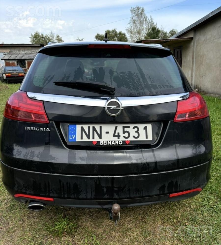 Black Opel Insignia 2010 in Preili, with an engine capacity of 2.00 L and mileage of 448 thousand km for 3300 €, photo 5 on AUTOMOTO.COM.LV