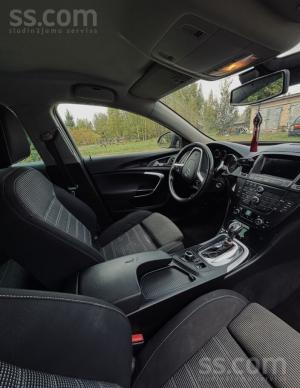 Black Opel Insignia 2010 in Preili, with an engine capacity of 2.00 L and mileage of 448 thousand km for 3300 €, photo 7 on AUTOMOTO.COM.LV