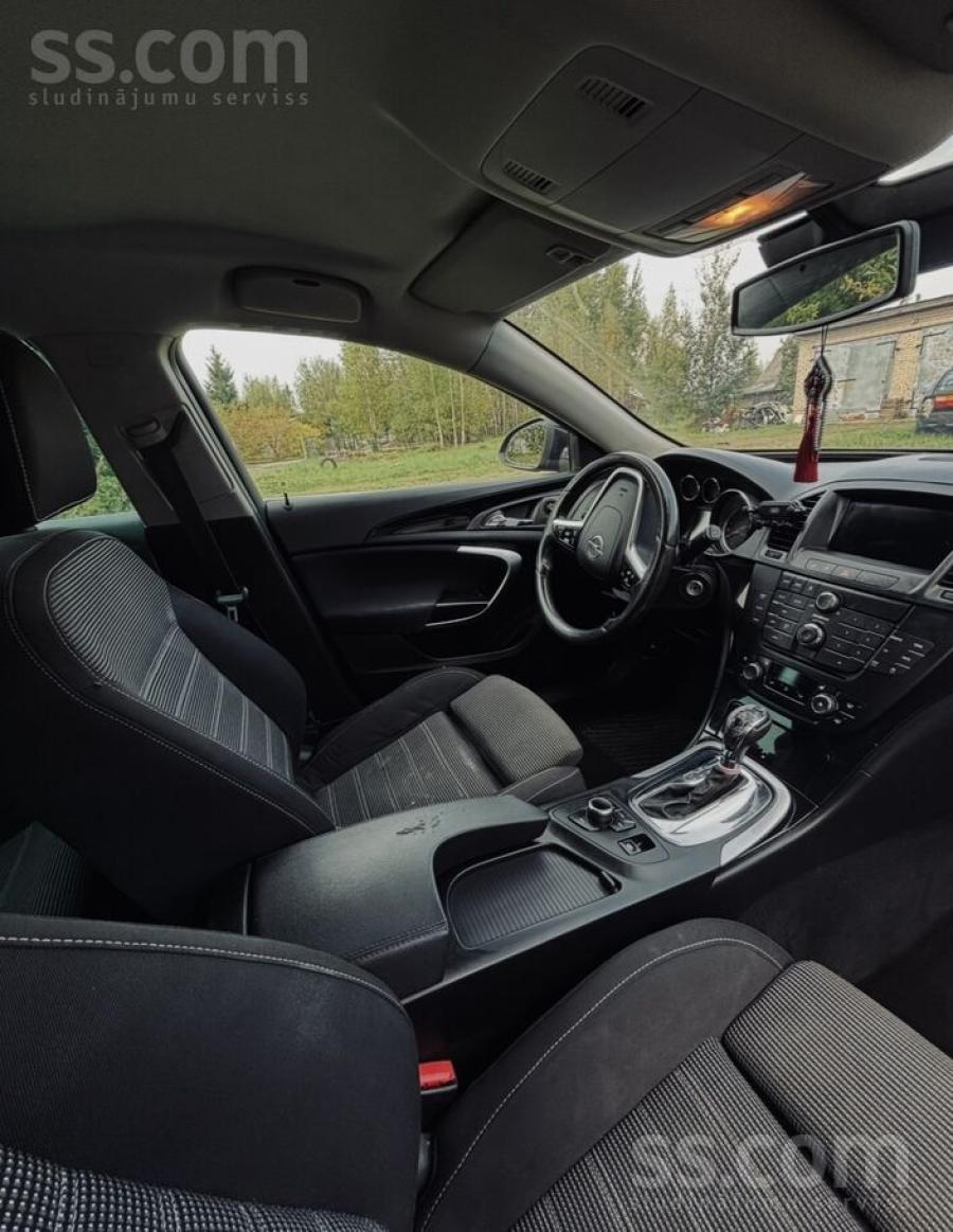 Black Opel Insignia 2010 in Preili, with an engine capacity of 2.00 L and mileage of 448 thousand km for 3300 €, photo 7 on AUTOMOTO.COM.LV