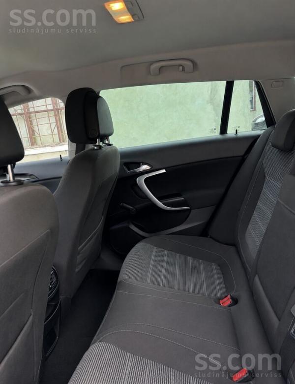 Black Opel Insignia 2010 in Preili, with an engine capacity of 2.00 L and mileage of 448 thousand km for 3300 €, photo 8 on AUTOMOTO.COM.LV