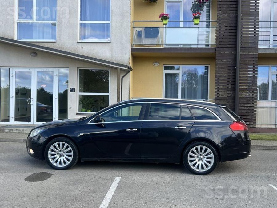 Black Opel Insignia 2010 in Riga, with an engine capacity of 2.00 L and mileage of 290 thousand km for 1899 €, photo 3 on AUTOMOTO.COM.LV