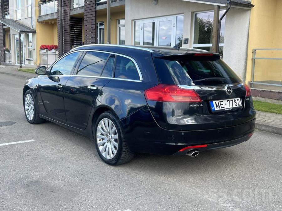 Black Opel Insignia 2010 in Riga, with an engine capacity of 2.00 L and mileage of 290 thousand km for 1899 €, photo 5 on AUTOMOTO.COM.LV