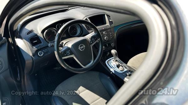 Black Opel Insignia 2010 in Tartu, with an engine capacity of 2.00 L and mileage of 269 thousand km for 2900 €, photo 8 on AUTOMOTO.COM.LV