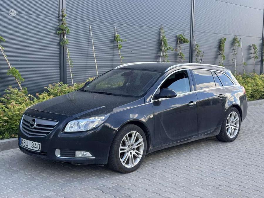 Black Opel Insignia 2010 in Vilnius, with an engine capacity of 1.96 L and mileage of 326 thousand km for 1700 €, photo 3 on AUTOMOTO.COM.LV