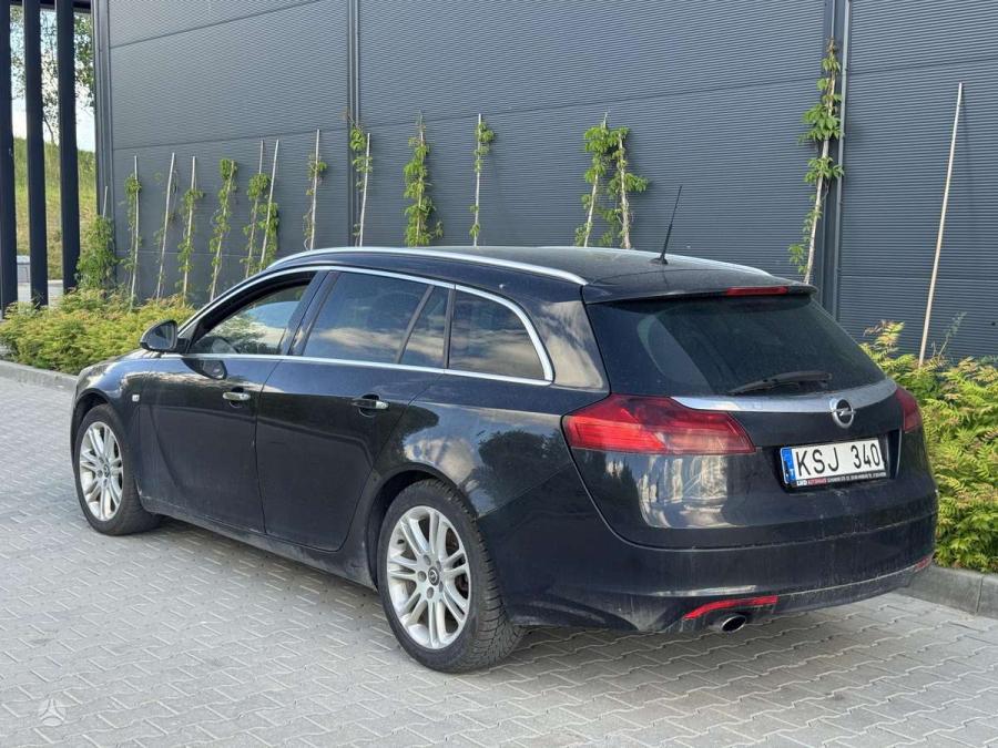 Black Opel Insignia 2010 in Vilnius, with an engine capacity of 1.96 L and mileage of 326 thousand km for 1700 €, photo 4 on AUTOMOTO.COM.LV