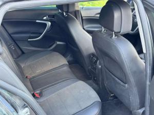 Black Opel Insignia 2010 in Vilnius, with an engine capacity of 1.96 L and mileage of 326 thousand km for 1700 €, photo 9 on AUTOMOTO.COM.LV