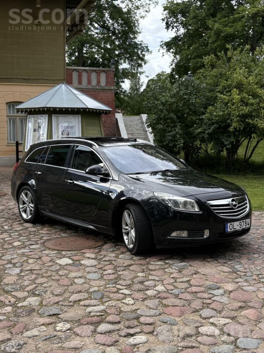 Black Opel Insignia 2010 in Kuldiga, with an engine capacity of 2.00 L and mileage of 272 thousand km for 3900 €, photo 3 on AUTOMOTO.COM.LV