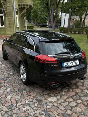 Black Opel Insignia 2010 in Kuldiga, with an engine capacity of 2.00 L and mileage of 272 thousand km for 3900 €, photo 5 on AUTOMOTO.COM.LV