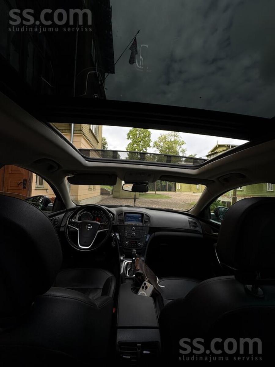 Black Opel Insignia 2010 in Kuldiga, with an engine capacity of 2.00 L and mileage of 272 thousand km for 3900 €, photo 6 on AUTOMOTO.COM.LV