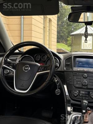 Black Opel Insignia 2010 in Kuldiga, with an engine capacity of 2.00 L and mileage of 272 thousand km for 3900 €, photo 7 on AUTOMOTO.COM.LV