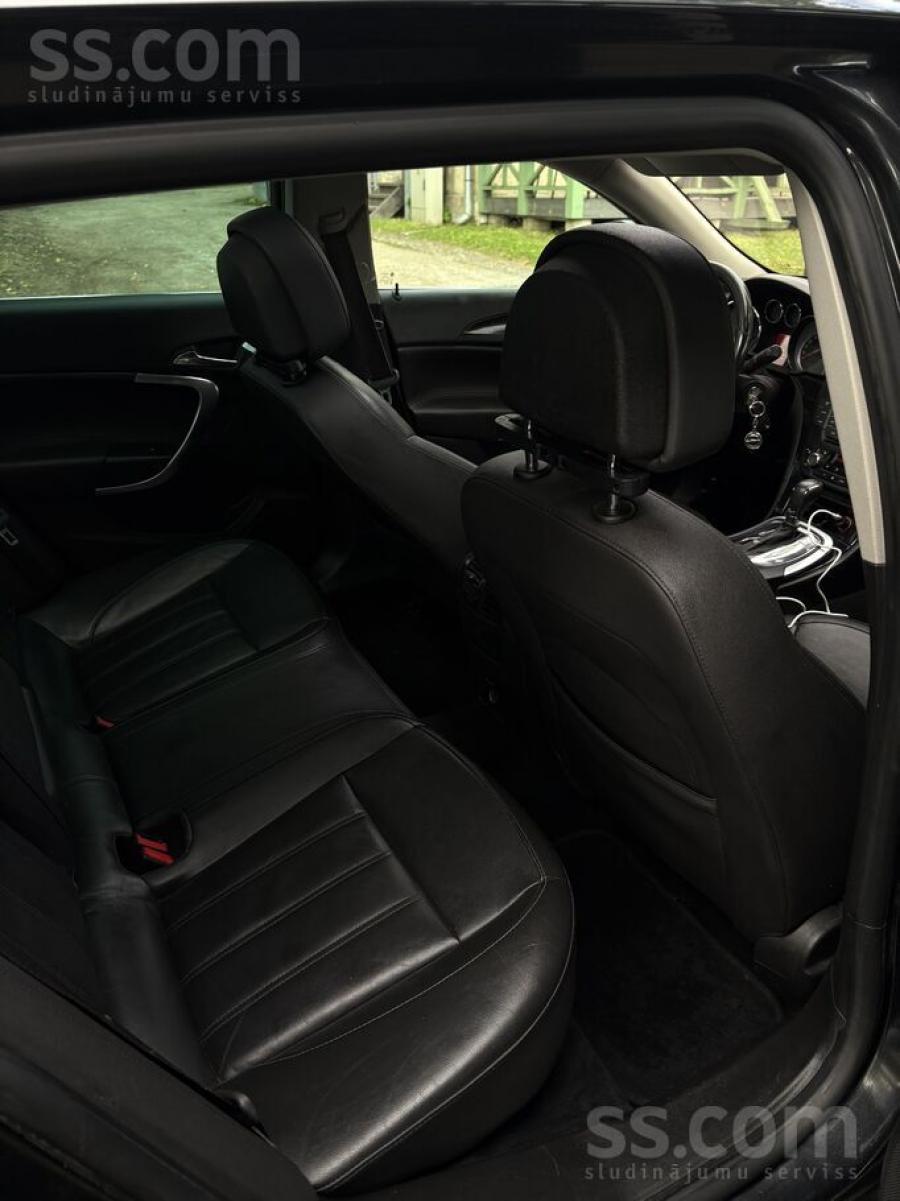 Black Opel Insignia 2010 in Kuldiga, with an engine capacity of 2.00 L and mileage of 272 thousand km for 3900 €, photo 9 on AUTOMOTO.COM.LV